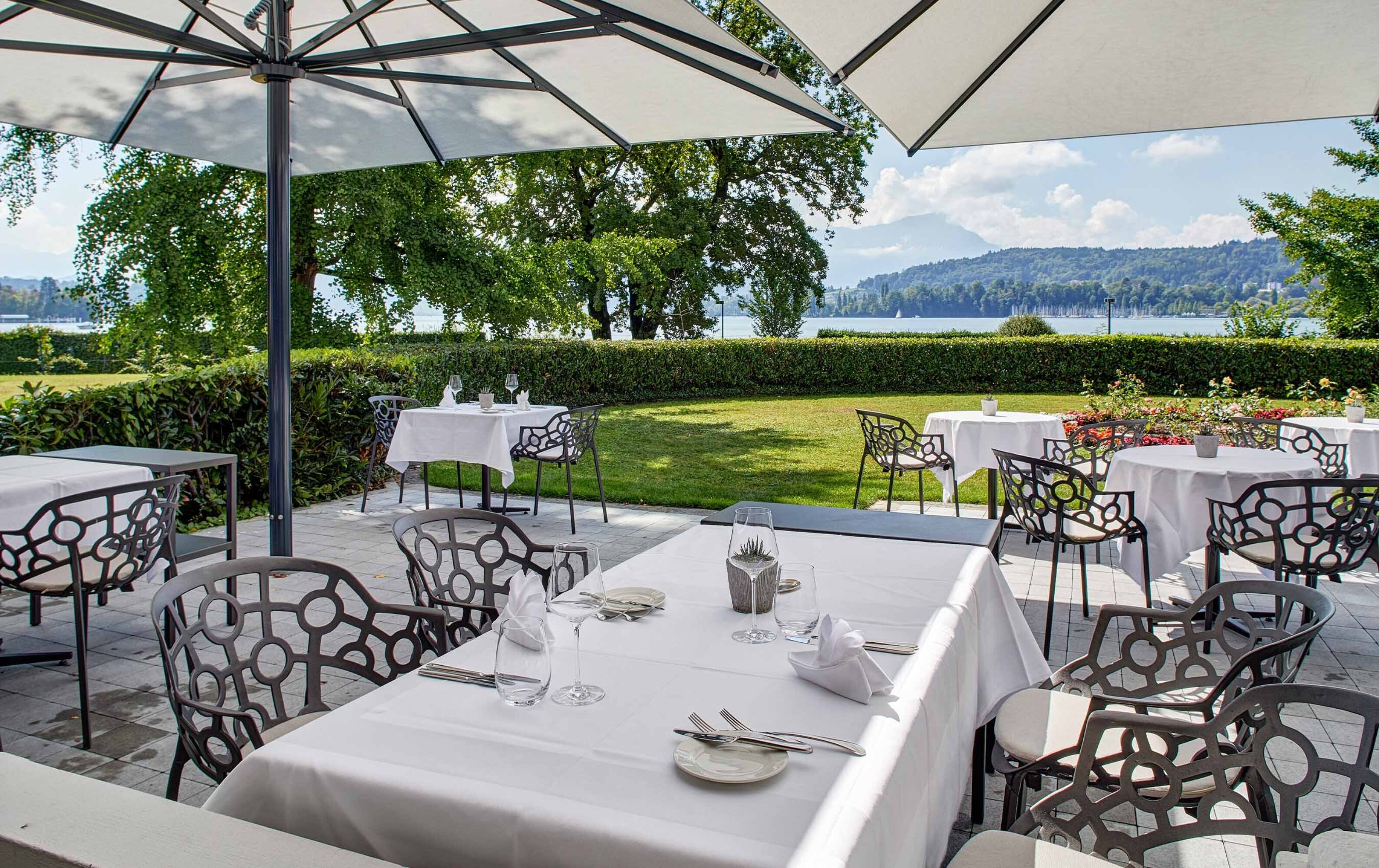 Hotel Schweizerhof Luzern: VILLA Schweizerhof on Lake Lucerne in ...